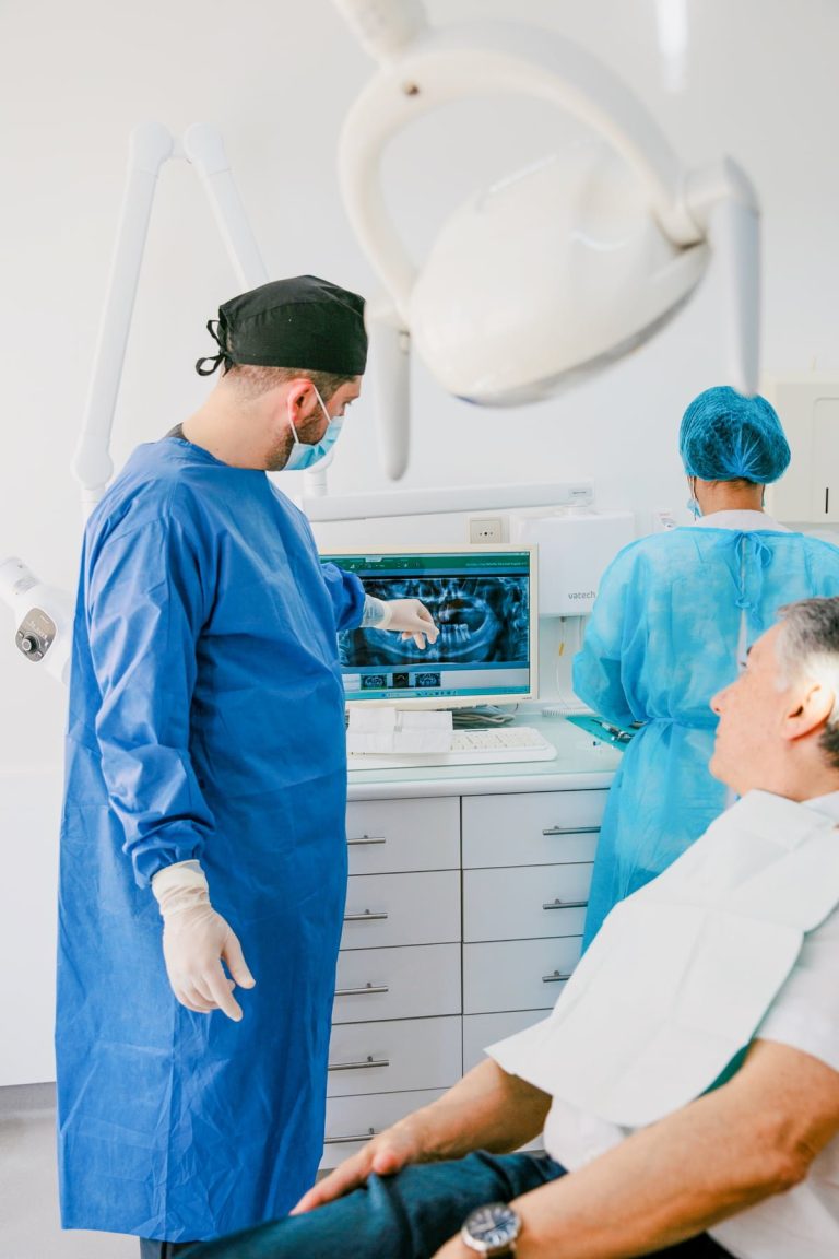 Greffe osseuse dentaire, explication et rôle, implants